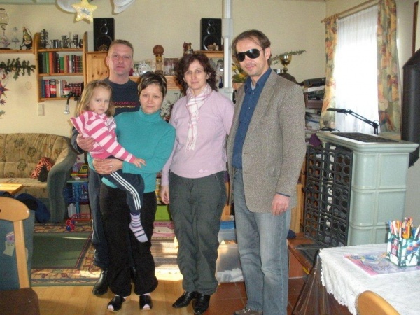 Adrian und Rita Popa (re). Wolfgang u. Maria Neuhold mit Tochter ...